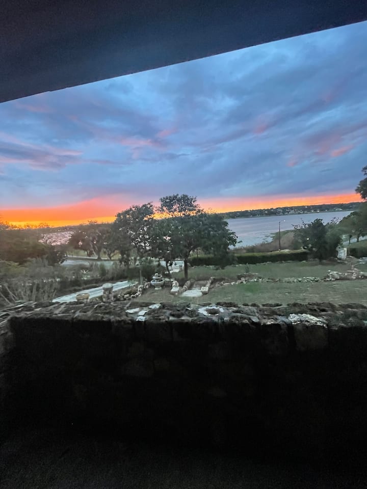 Hotel-style Suite • Lake View • Balcony • Gardens - Lake Wales, FL