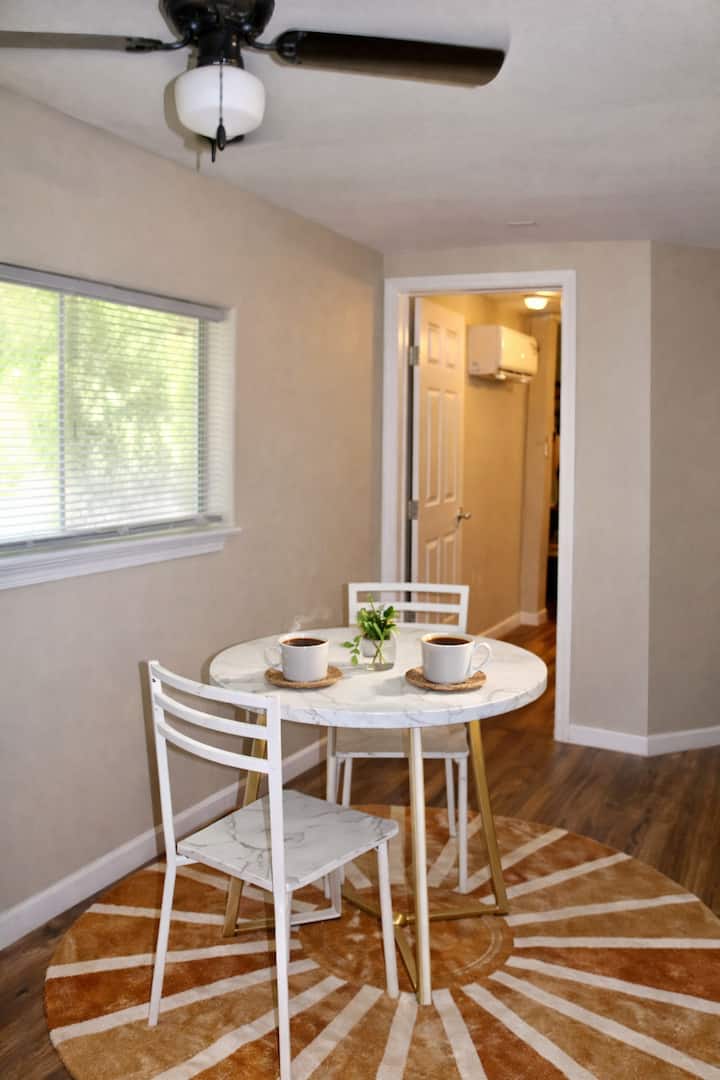 Comfy Chic 1 Br In Harlingen W Wifi & 65 Inch Tv! - Harlingen, TX