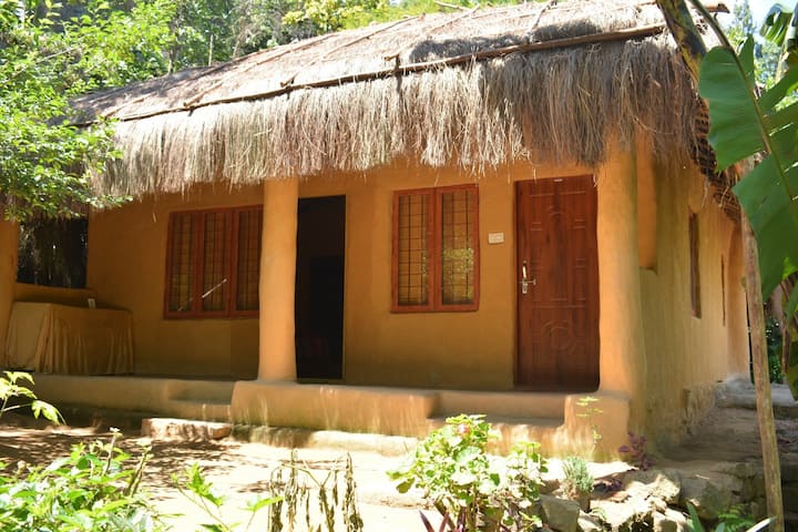 Cosmic Mud House Kanthalloor - Marayoor