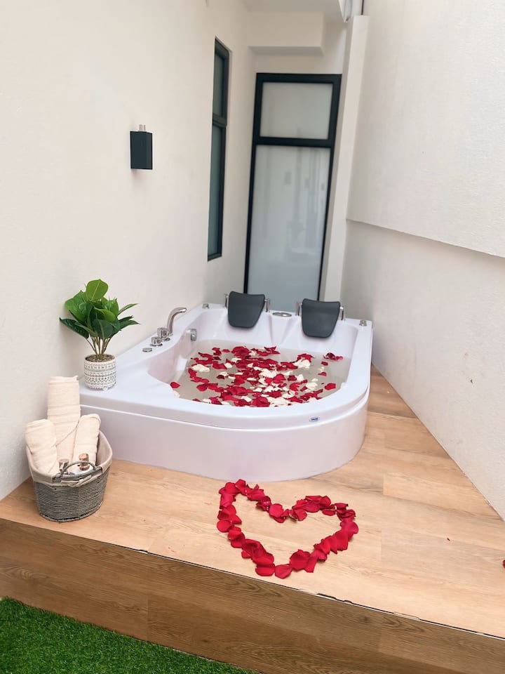 Moderno Loft Con Jacuzzi Privado Y Parqueo - Loja