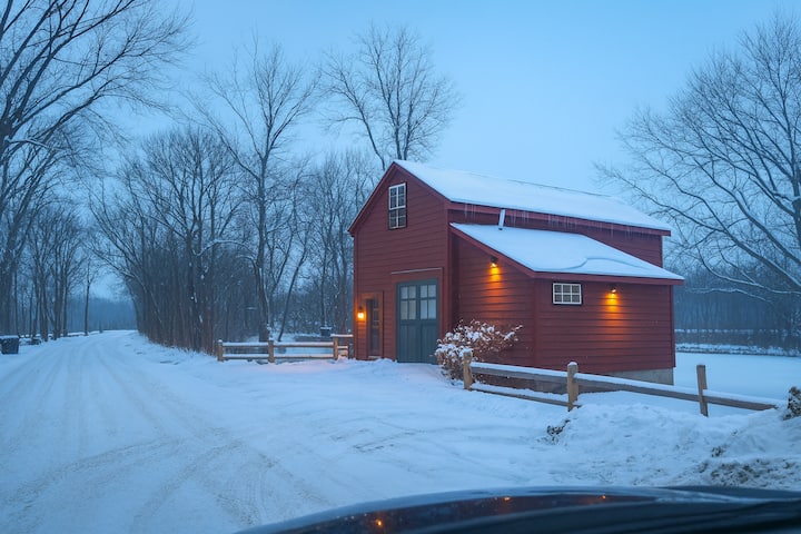 Hudson River Retreat, Peaceful Water View - Greenwich, NY