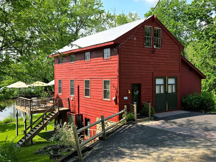 Hudson River Retreat, Peaceful Water View - Greenwich, NY