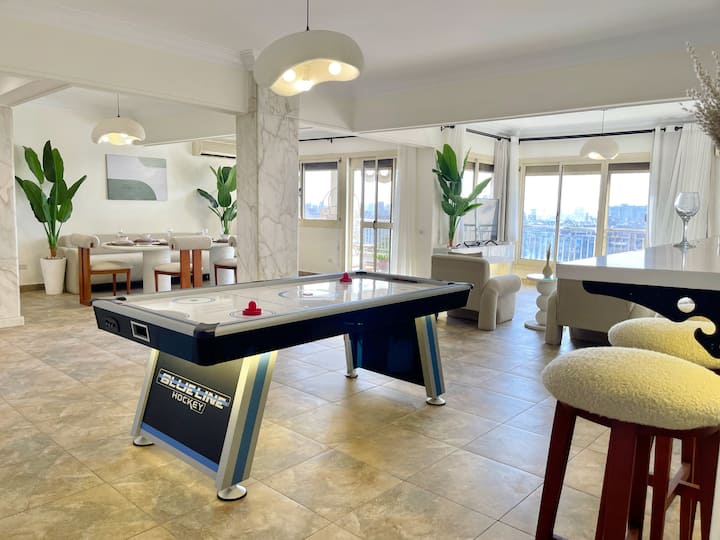 Nile View 3br In Zamalek With Air Hockey + Balcony - Cairo