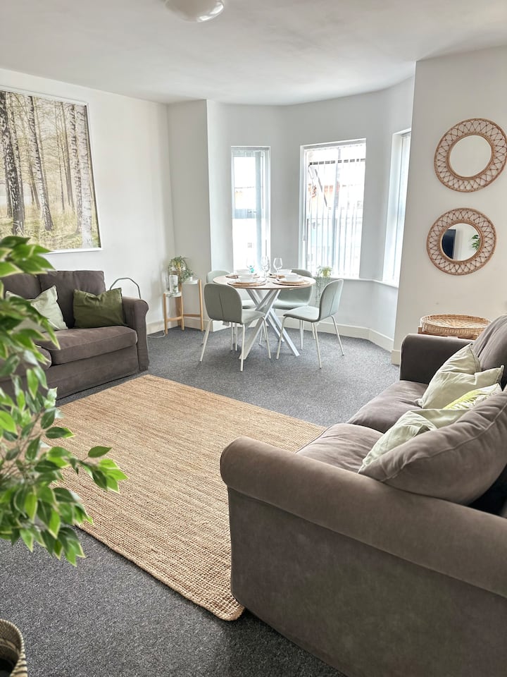 Bright & Stylish 2 Bed Flat, Great Location - 사우샘프턴