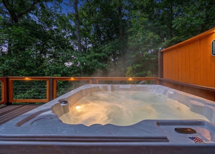 Dog Ok | Hot Tub + Game Rm | Dollywood - Pigeon Forge, TN