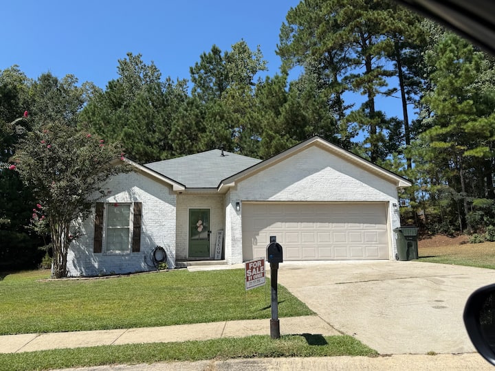 3 Bedroom House 15 Minutes Away From Bryant Denny - Tuscaloosa, AL