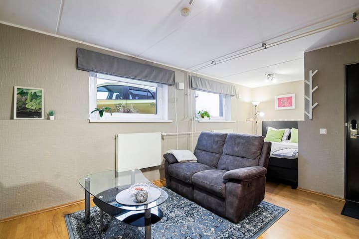 Hubane Stuudiokorter Töölauaga - 愛沙尼亞