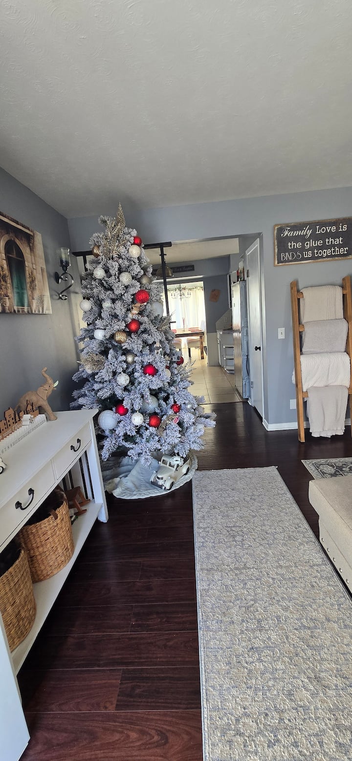 Relaxing Omaha Stay | Close To Zoo & Downtown - Council Bluffs, IA