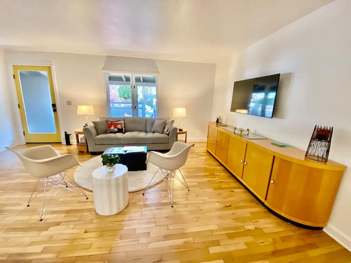 Modern Westside Condo - Eugene, OR