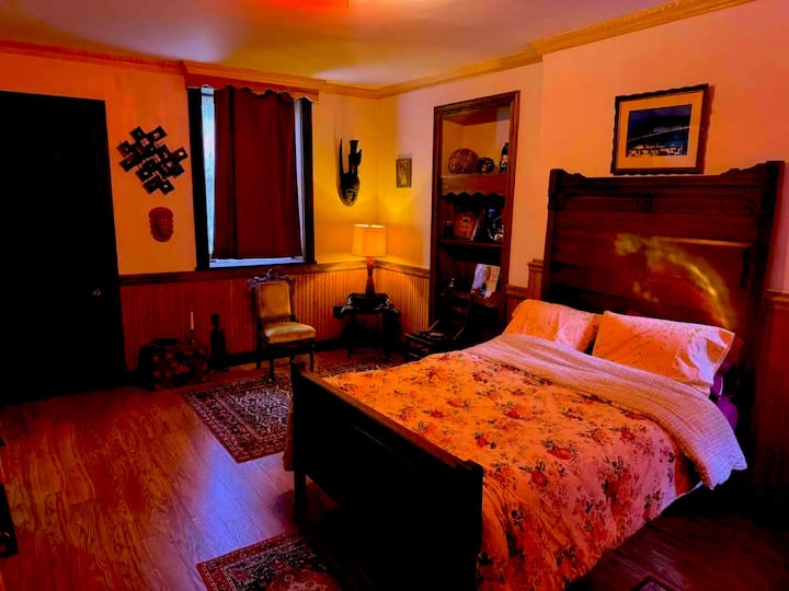 Carmilla's Garden Suite - Cleveland, OH