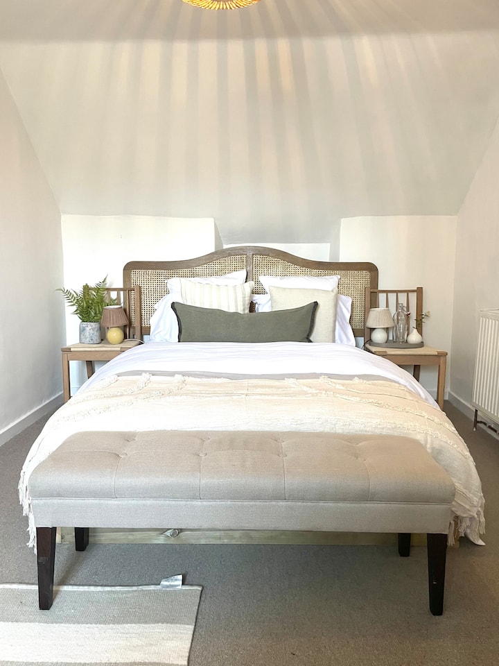 The Secret Cottage - South Cerney