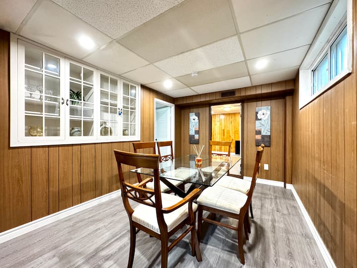 Cozy 3 Bedroom Basement Suite Steps From Yonge St. - Toronto