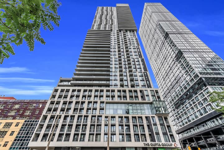 Toronto Skyline Suite 1+1 - Toronto, ON