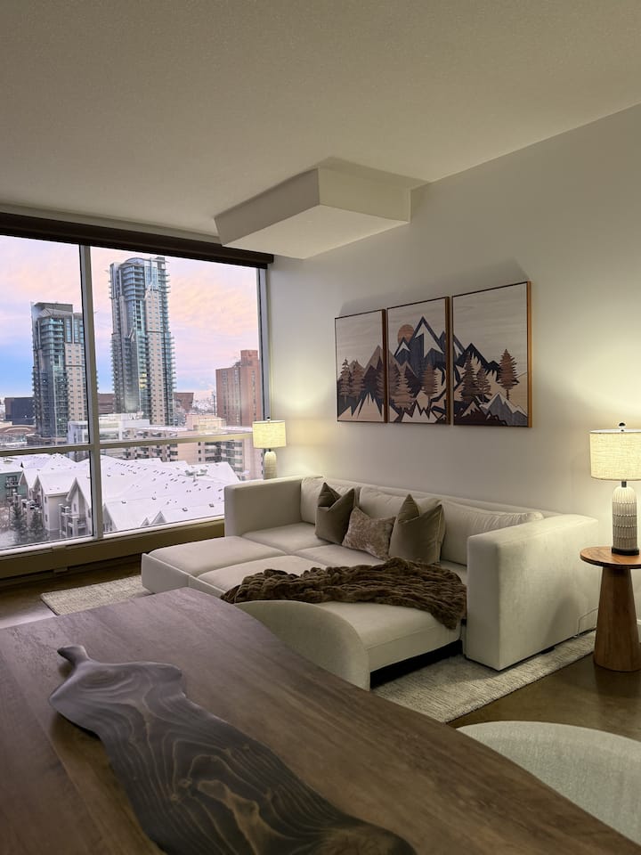 Country Meets City! Modern 1br Downtown Condo - Canada