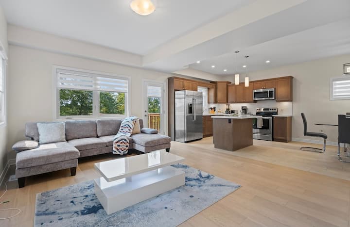 Beautiful Luxe Villa - St. Catharines