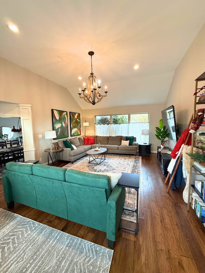 Holiday Ready • Dog Friendly Luxury Home Near Ou - Norman, OK