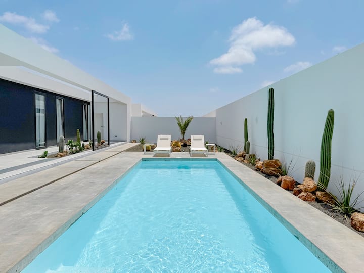 Casa Julián | Modern Design Villa With Heated Pool - La Oliva