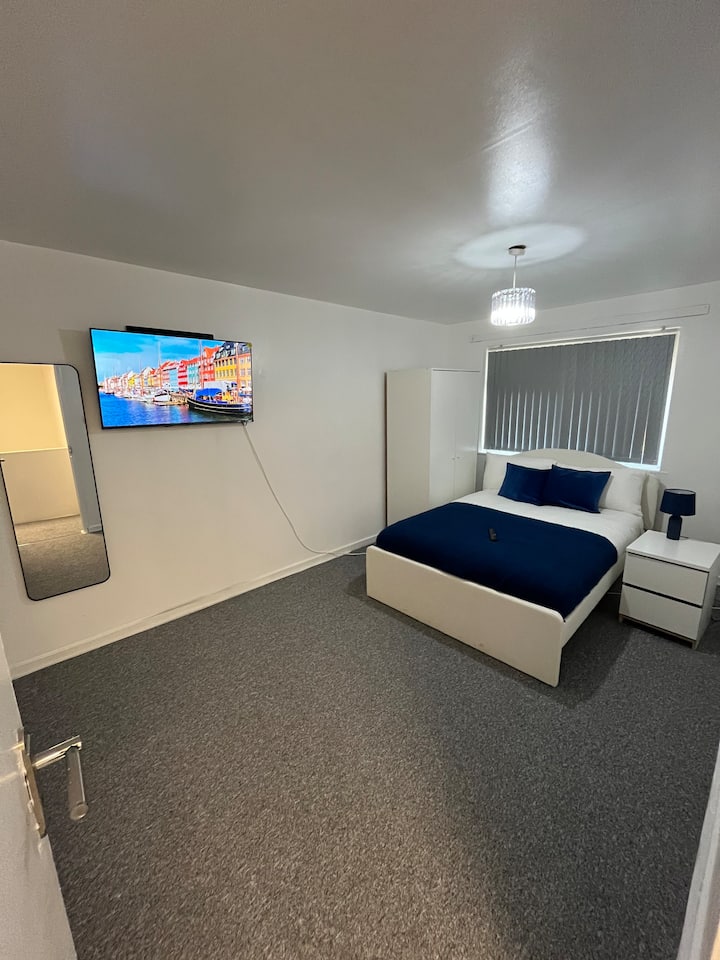 3 Bedroom House With New Kitchen And Bathroom - Manchester