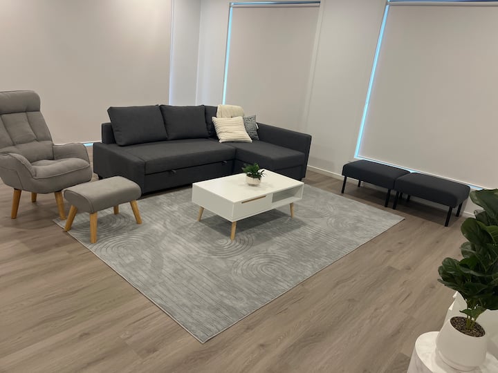 Home In Fraser Rise-3 Rooms (1k2q Plus Sofa Bed) - Caroline Springs