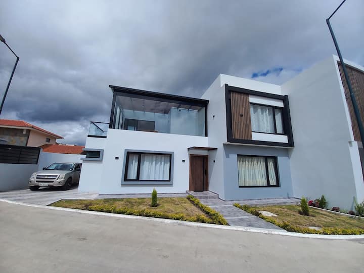 Condominio En Azogues Con Sony Cel - Cañar