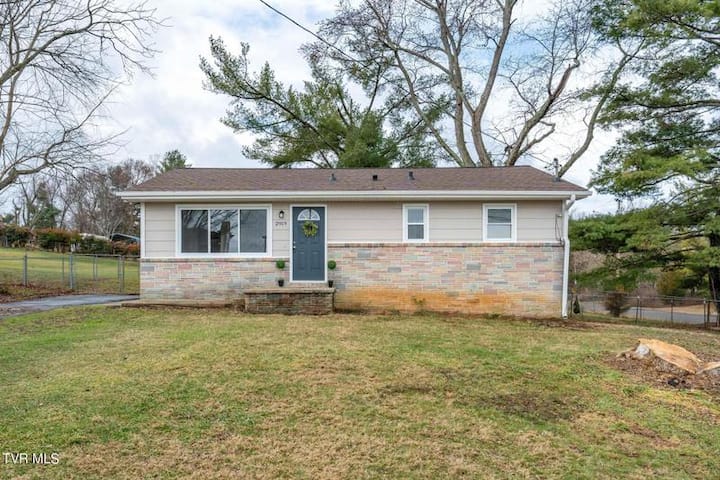 2b, 1.5ba, Long Term Discounts - Johnson City, TN