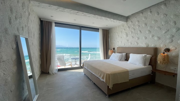 Room On The Water - Çeşme