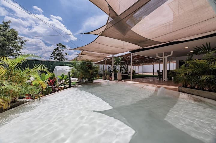 8br Beach Mansión With Pool And Privated Disco Med - Medellín, Colombia