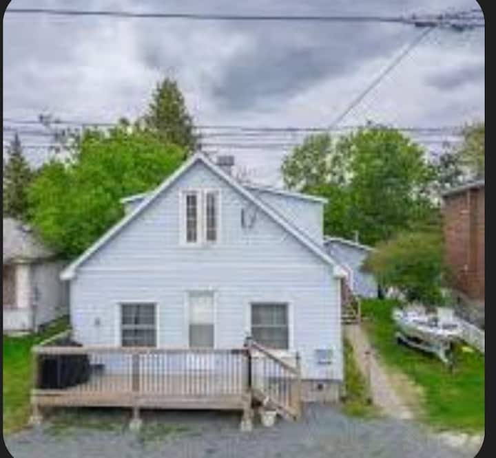Cozy 1 Bed, Quiet Neighborhood - Greater Sudbury