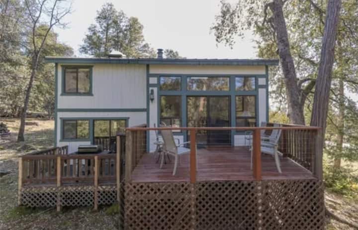 Yosemite Getaway | Riverside Riperian Cabin - Fish Camp, CA