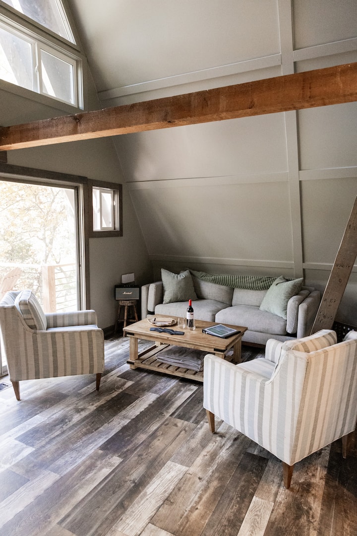 Inviting Lakefront A-frame Cabin - Pleasanton, KS