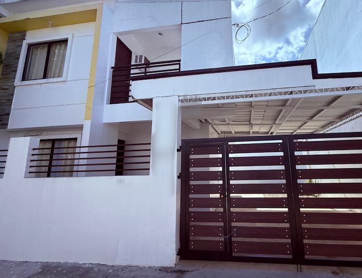 Transient Cube
Entire House In Iloilo City - Iloilo City