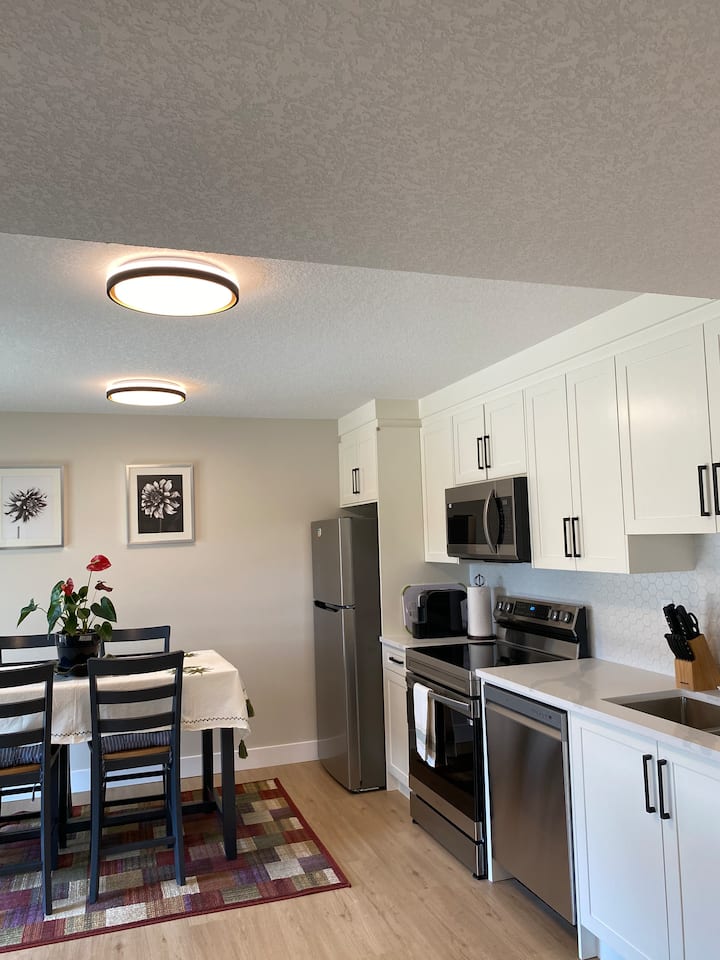 Home Sweet Home In Cochrane - Cochrane