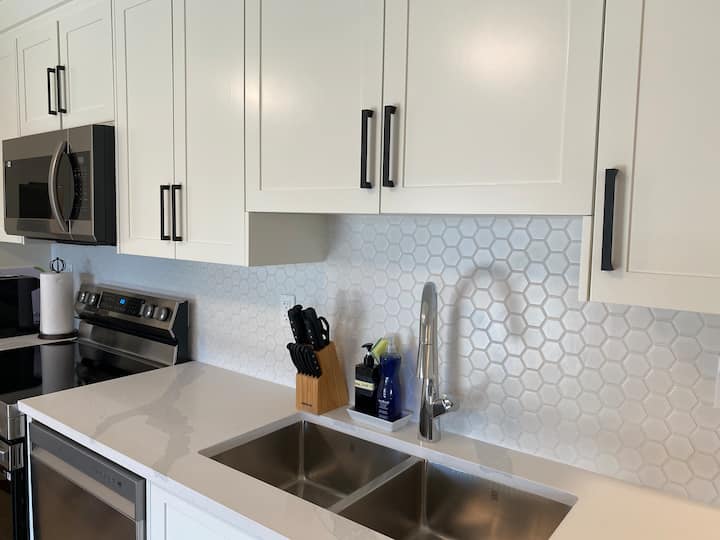 Guest Suite With Mountain View In Cochrane Alberta - Cochrane