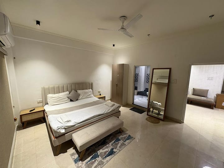 Spacious 2bhk-ac|tv|balcony (Non Kitchen) - Prayagraj