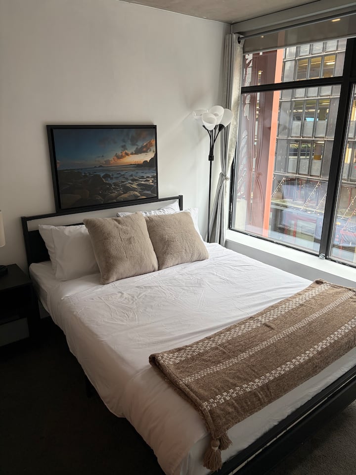 Apartment In Amazing Location W/ Free Parking - Vancouver