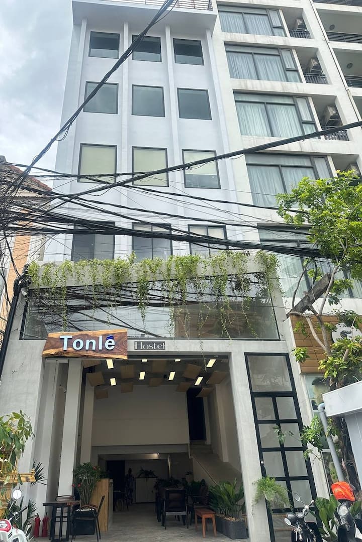 Hostel With Great Location. - Nom Pen