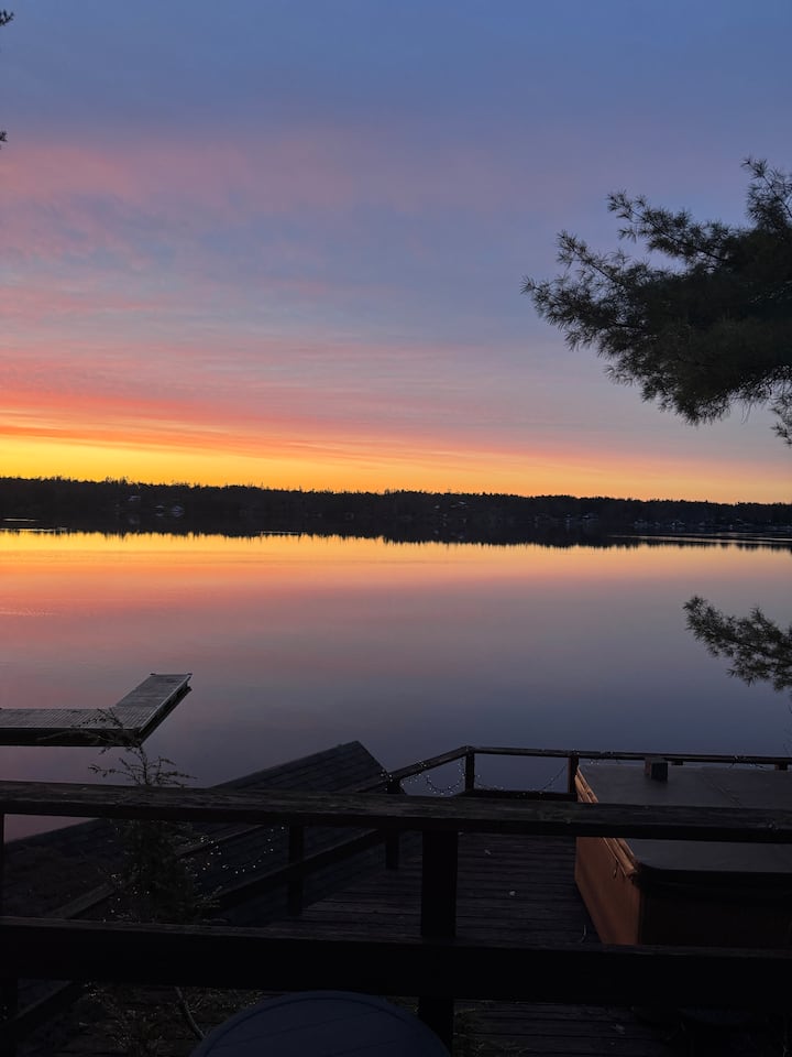 Renovated Lake Front Cottage With Hottub - Gravenhurst