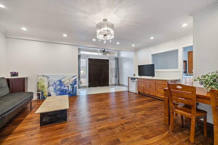 Walk To Waimanalo Beach- 1000sf 2 Bedrooms/ 1 Bath - Honolulu