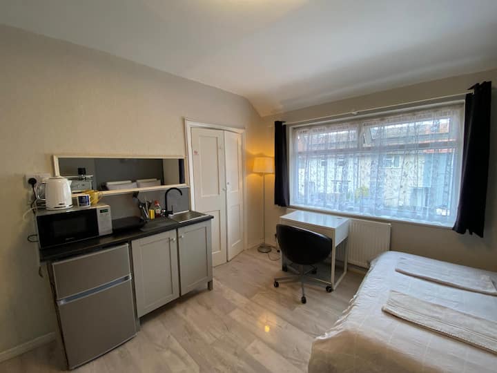 Studio Room East London - Dagenham