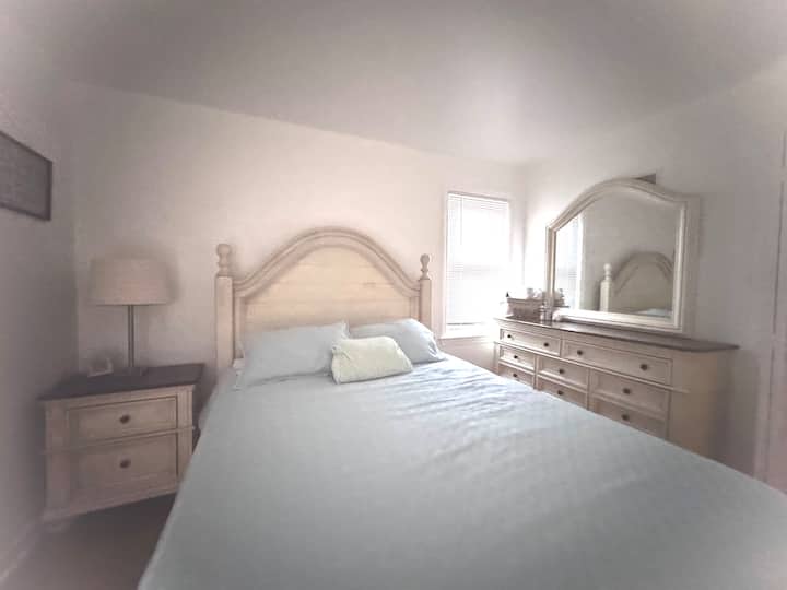 Comfy Cozy Northside 2br W/parking Space - Evanston, IL
