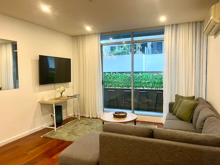 Vibrant Bay Street & Beach! - Melbourne