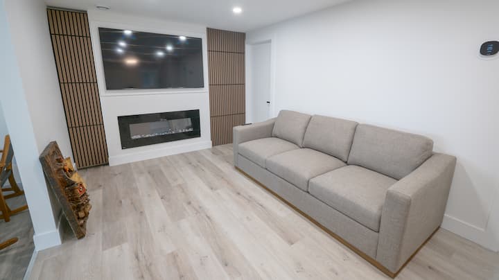 Cozy Waterfront Retreat W/ Sunroom - Campbellford