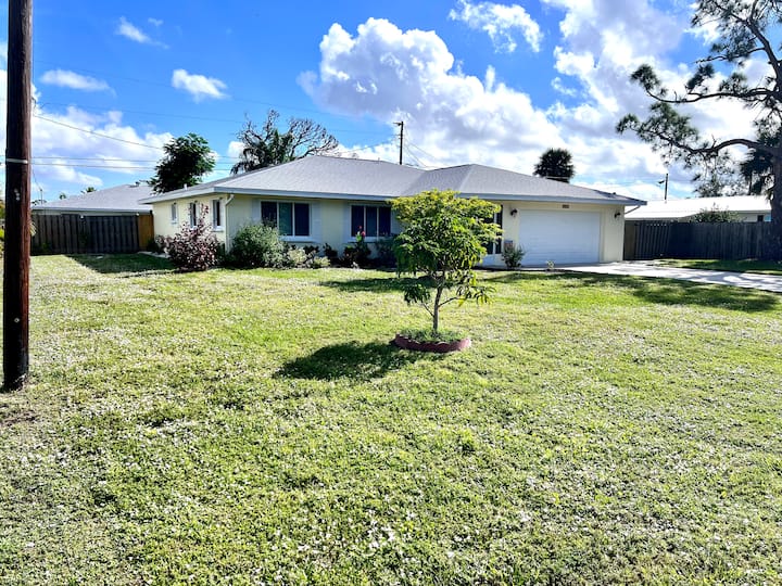 “The Cottage” Beautiful All New! - Englewood, FL