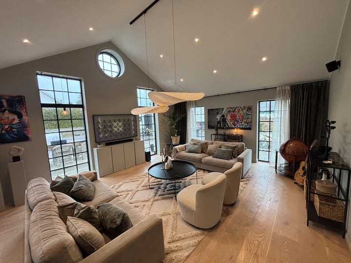 Exklusiv Villa Med 2st Pooler - Stockholm