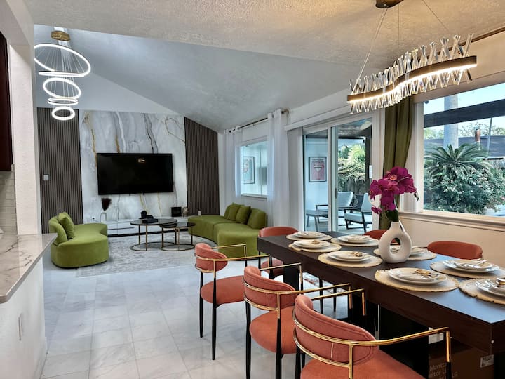 Palm Paradise With Heated Pool And Spa, Huge Patio - Houston, TX