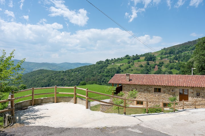 Cabaña Hilario, Refugio Pasiego.
Selaya, Cantabria - Vega de Pas