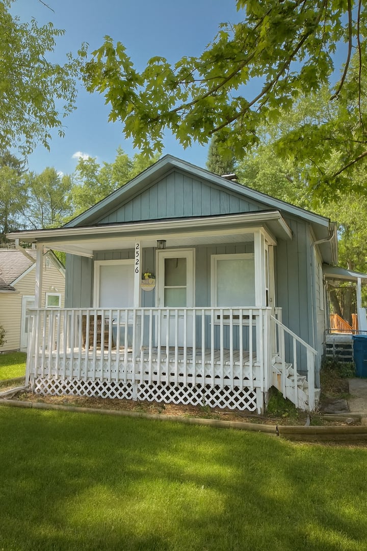 The Blue Bungalow - Kalamazoo, MI