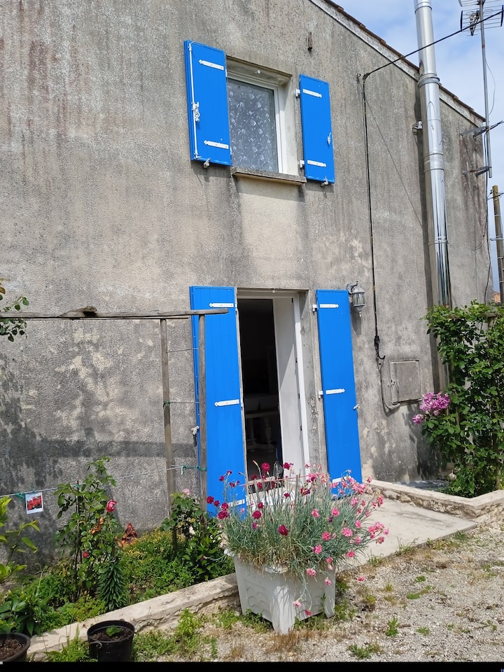 Petite Maison A La Campagne - Rochefort, France