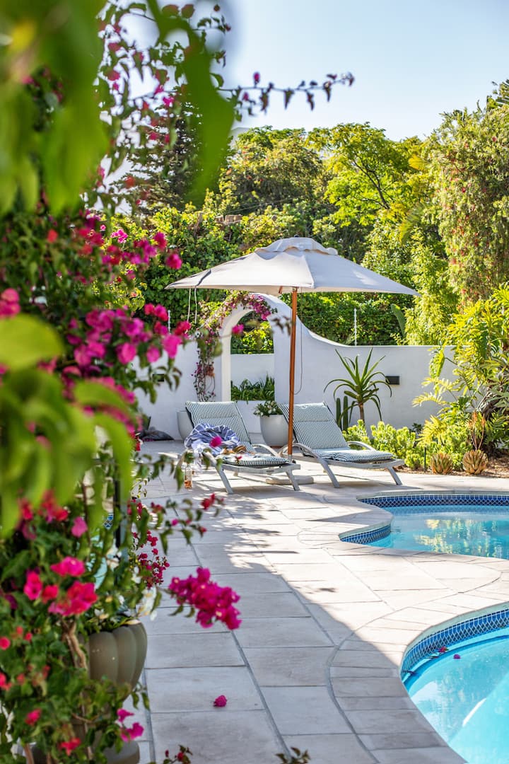 Stylishly Renovated Holiday Home, Tokai - Cape Town