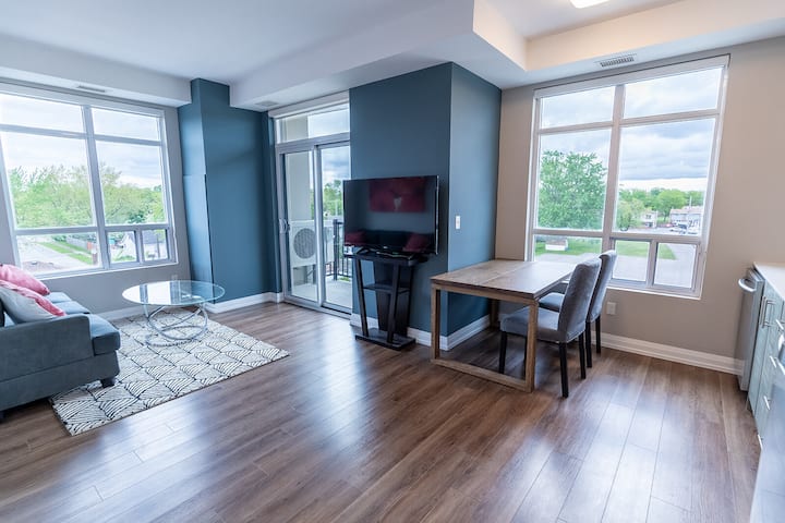 Near The Falls! 2 Bedroom Condo - Niagara Falls